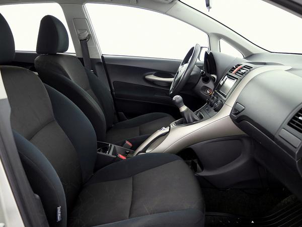 Grey Toyota Auris 2007 in Tallinn, with an engine capacity of 1.40 L and mileage of 276 thousand km for 1699 €, photo 7 on AUTOMOTO.COM.LV