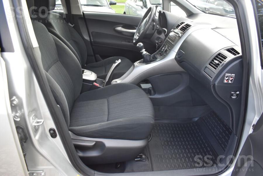 Pelēks Toyota Auris 2007 Kuldīga, ar dzinēja tilpumu 2.00 L un nobraukumu 0 tūkst. km par 3150 €, foto 9 vietnē AUTOMOTO.COM.LV