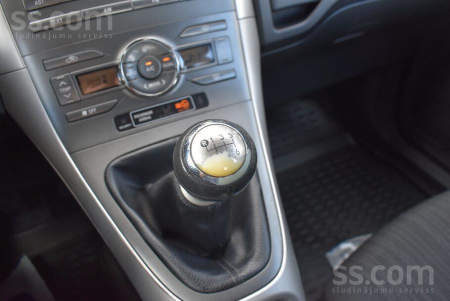 Pelēks Toyota Auris 2007 Kuldīga, ar dzinēja tilpumu 2.00 L un nobraukumu 0 tūkst. km par 3150 €, foto 11 vietnē AUTOMOTO.COM.LV