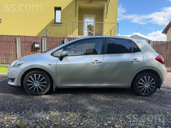 Pelēks Toyota Auris 2007 Rīga, ar dzinēja tilpumu 2.00 L un nobraukumu 239 tūkst. km par 2000 €, foto 5 vietnē AUTOMOTO.COM.LV