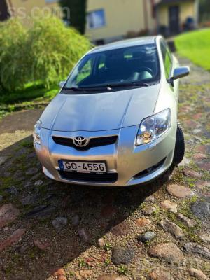 Pelēks Toyota Auris 2007 Liepāja, ar dzinēja tilpumu 1.60 L un nobraukumu 206 tūkst. km par 2450 €, foto  vietnē AUTOMOTO.COM.LV