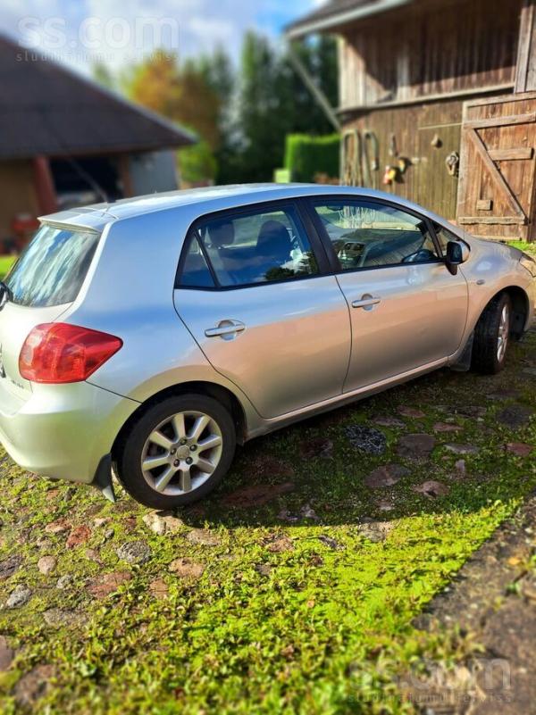 Grey Toyota Auris 2007 in Liepaja, with an engine capacity of 1.60 L and mileage of 206 thousand km for 2450 €, photo 3 on AUTOMOTO.COM.LV
