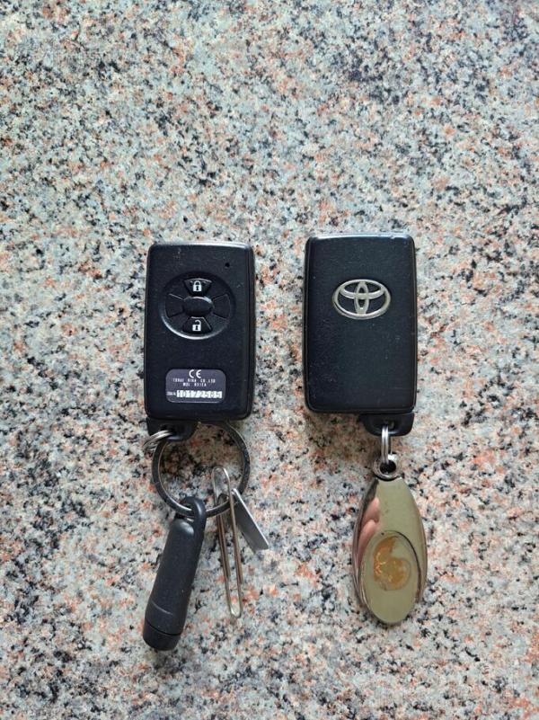 Grey Toyota Auris 2007 in Liepaja, with an engine capacity of 1.60 L and mileage of 206 thousand km for 2450 €, photo 7 on AUTOMOTO.COM.LV