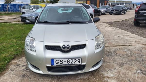 Toyota Auris 2007 in Riga on AUTOMOTO.COM.LV Grey Toyota Auris 2007 in Riga, with an engine capacity of 1.60 L and mileage of 145 thousand km for 1890 €, photo 3 on AUTOMOTO.COM.LV