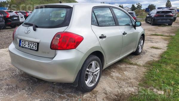 Toyota Auris 2007 in Riga on AUTOMOTO.COM.LV Grey Toyota Auris 2007 in Riga, with an engine capacity of 1.60 L and mileage of 145 thousand km for 1890 €, photo 4 on AUTOMOTO.COM.LV