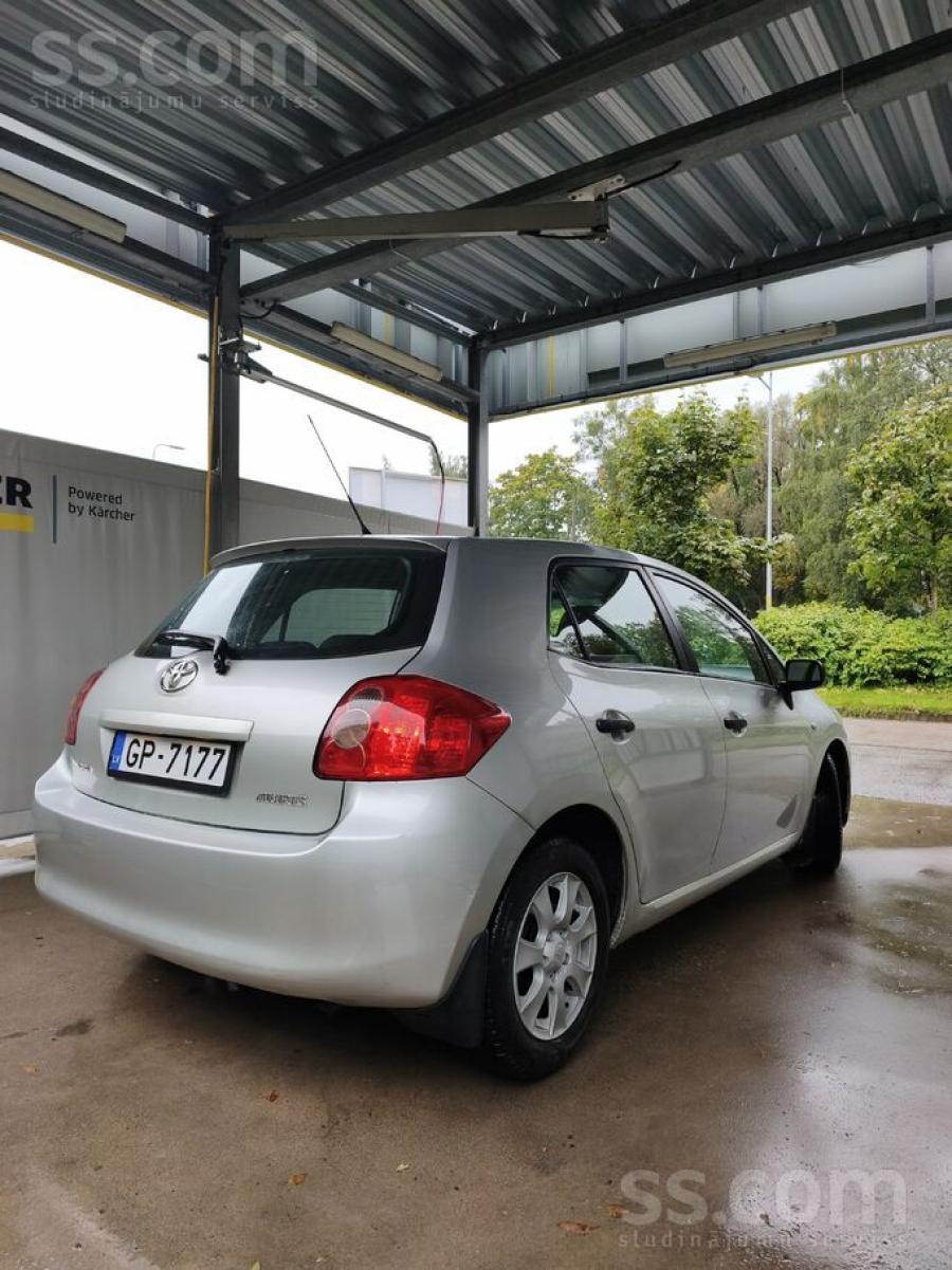 Grey Toyota Auris 2007 in Riga, with an engine capacity of 1.40 L and mileage of 310 thousand km for 2150 €, photo 5 on AUTOMOTO.COM.LV