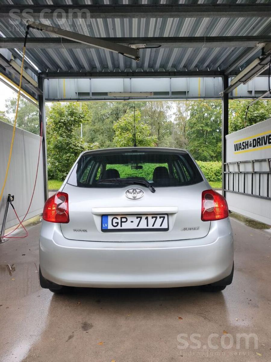 Grey Toyota Auris 2007 in Riga, with an engine capacity of 1.40 L and mileage of 310 thousand km for 2150 €, photo 7 on AUTOMOTO.COM.LV