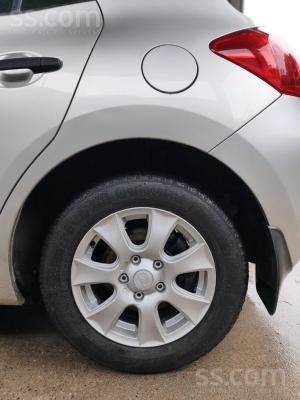 Grey Toyota Auris 2007 in Riga, with an engine capacity of 1.40 L and mileage of 310 thousand km for 2150 €, photo 9 on AUTOMOTO.COM.LV
