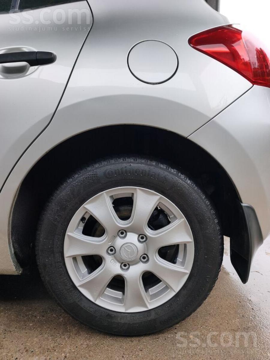 Grey Toyota Auris 2007 in Riga, with an engine capacity of 1.40 L and mileage of 310 thousand km for 2150 €, photo 9 on AUTOMOTO.COM.LV