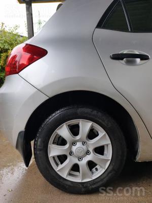 Grey Toyota Auris 2007 in Riga, with an engine capacity of 1.40 L and mileage of 310 thousand km for 2150 €, photo 10 on AUTOMOTO.COM.LV