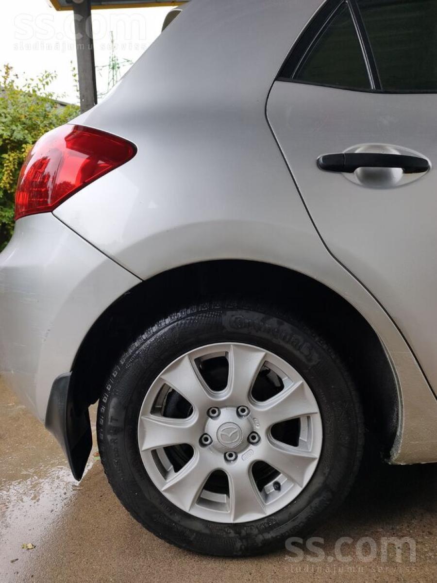 Grey Toyota Auris 2007 in Riga, with an engine capacity of 1.40 L and mileage of 310 thousand km for 2150 €, photo 10 on AUTOMOTO.COM.LV