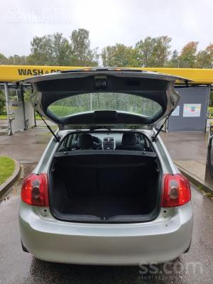 Grey Toyota Auris 2007 in Riga, with an engine capacity of 1.40 L and mileage of 310 thousand km for 2150 €, photo 16 on AUTOMOTO.COM.LV