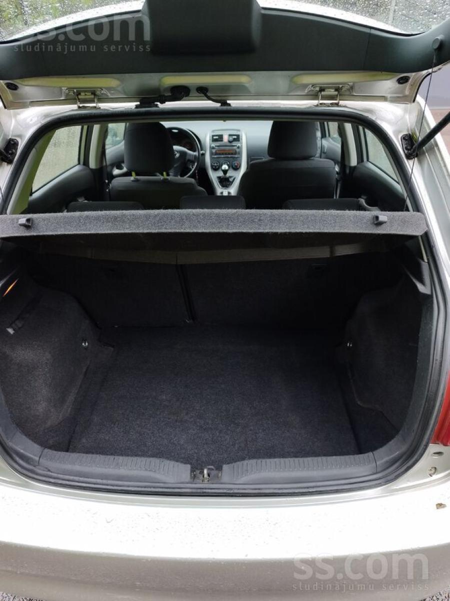 Grey Toyota Auris 2007 in Riga, with an engine capacity of 1.40 L and mileage of 310 thousand km for 2150 €, photo 17 on AUTOMOTO.COM.LV