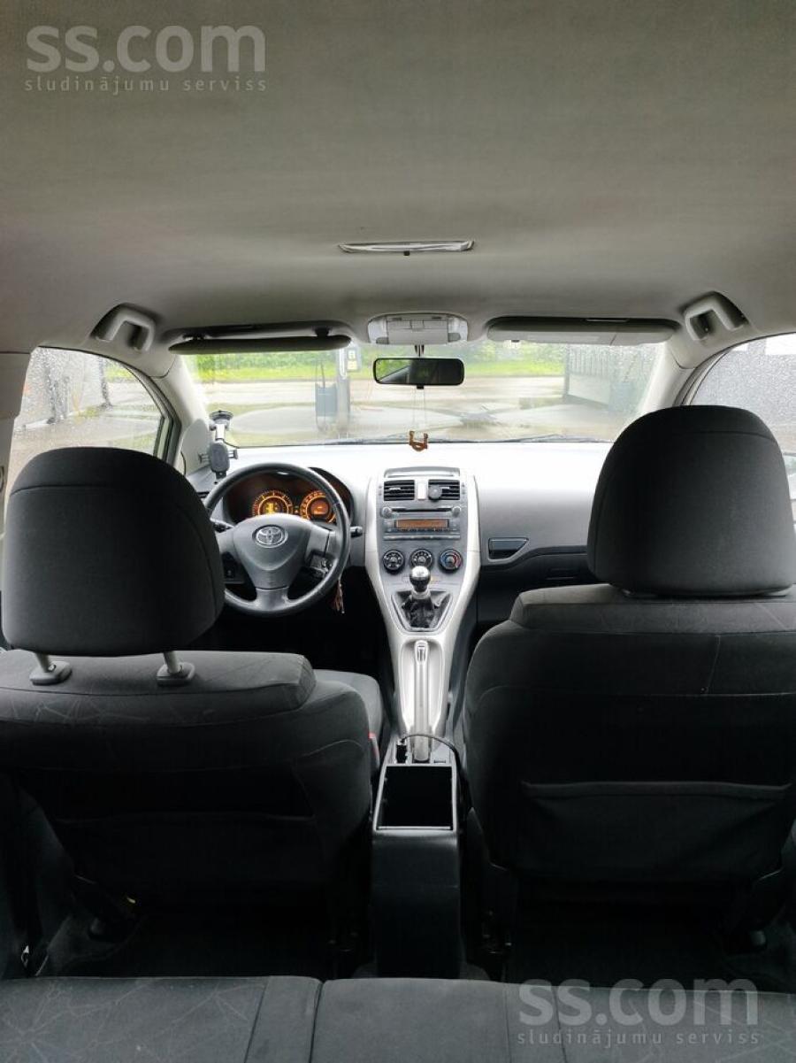 Grey Toyota Auris 2007 in Riga, with an engine capacity of 1.40 L and mileage of 310 thousand km for 2150 €, photo 18 on AUTOMOTO.COM.LV