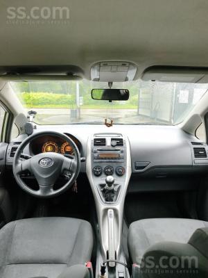 Grey Toyota Auris 2007 in Riga, with an engine capacity of 1.40 L and mileage of 310 thousand km for 2150 €, photo 20 on AUTOMOTO.COM.LV