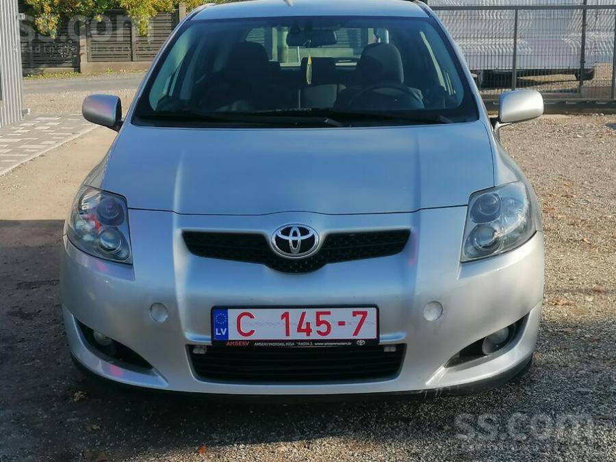 Grey Toyota Auris 2007 in Valmiera, with an engine capacity of 2.20 L and mileage of 368 thousand km for 2250 €, photo 4 on AUTOMOTO.COM.LV