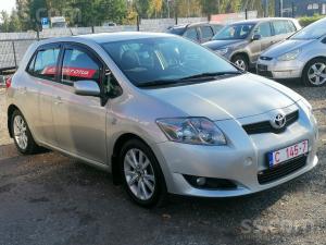 Grey Toyota Auris 2007 in Valmiera, with an engine capacity of 2.20 L and mileage of 368 thousand km for 2250 €, photo 5 on AUTOMOTO.COM.LV