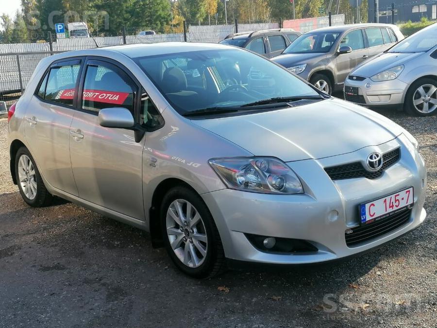 Grey Toyota Auris 2007 in Valmiera, with an engine capacity of 2.20 L and mileage of 368 thousand km for 2250 €, photo 5 on AUTOMOTO.COM.LV