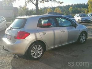 Grey Toyota Auris 2007 in Valmiera, with an engine capacity of 2.20 L and mileage of 368 thousand km for 2250 €, photo 7 on AUTOMOTO.COM.LV