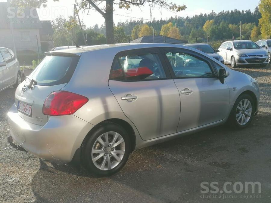Grey Toyota Auris 2007 in Valmiera, with an engine capacity of 2.20 L and mileage of 368 thousand km for 2250 €, photo 7 on AUTOMOTO.COM.LV