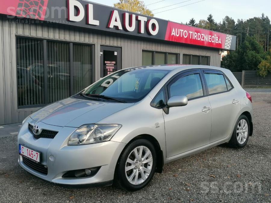 Grey Toyota Auris 2007 in Valmiera, with an engine capacity of 2.20 L and mileage of 368 thousand km for 2250 €, photo 12 on AUTOMOTO.COM.LV