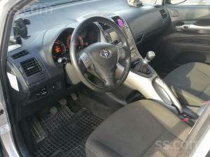 Grey Toyota Auris 2007 in Valmiera, with an engine capacity of 2.20 L and mileage of 368 thousand km for 2250 €, photo 14 on AUTOMOTO.COM.LV