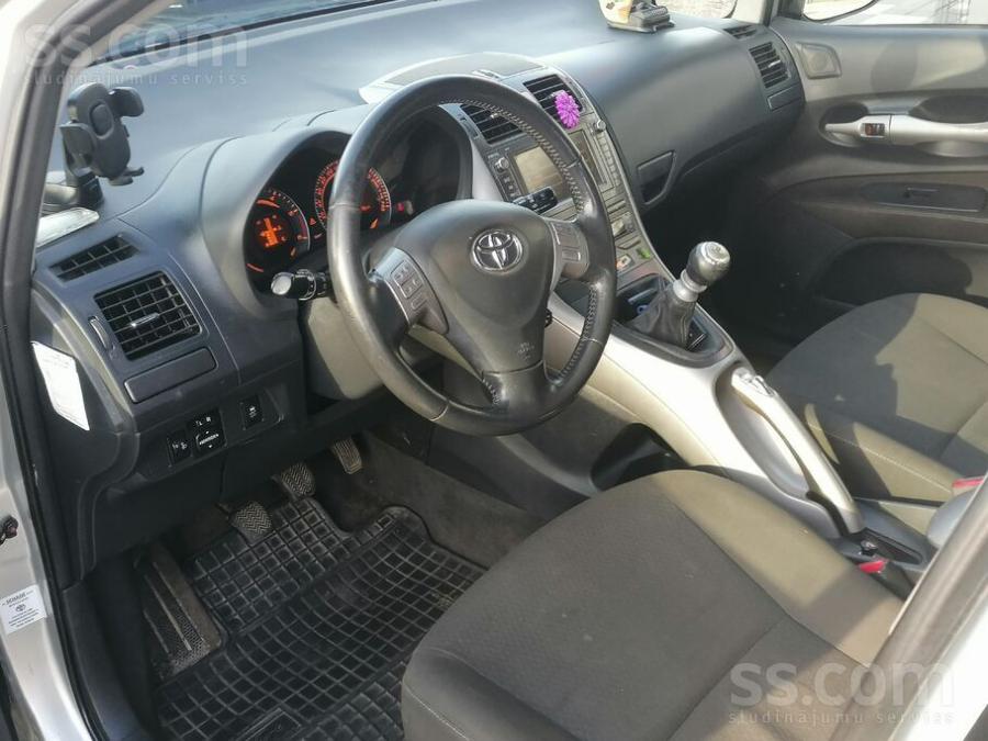 Grey Toyota Auris 2007 in Valmiera, with an engine capacity of 2.20 L and mileage of 368 thousand km for 2250 €, photo 14 on AUTOMOTO.COM.LV