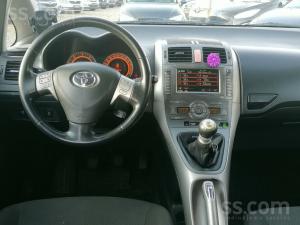 Grey Toyota Auris 2007 in Valmiera, with an engine capacity of 2.20 L and mileage of 368 thousand km for 2250 €, photo 15 on AUTOMOTO.COM.LV