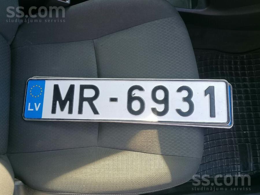 Grey Toyota Auris 2007 in Valmiera, with an engine capacity of 2.20 L and mileage of 368 thousand km for 2250 €, photo 18 on AUTOMOTO.COM.LV