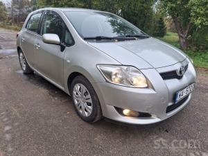 Grey Toyota Auris 2007 in Valmiera, with an engine capacity of 1.40 L and mileage of 220 thousand km for 1950 €, photo 3 on AUTOMOTO.COM.LV
