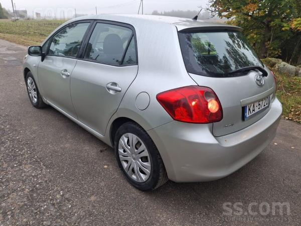 Toyota Auris 2007 in Valmiera on AUTOMOTO.COM.LV Grey Toyota Auris 2007 in Valmiera, with an engine capacity of 1.40 L and mileage of 220 thousand km for 1950 €, photo 5 on AUTOMOTO.COM.LV