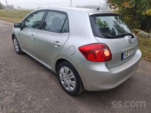 Grey Toyota Auris 2007 in Valmiera, with an engine capacity of 1.40 L and mileage of 220 thousand km for 1950 €, photo 5 on AUTOMOTO.COM.LV