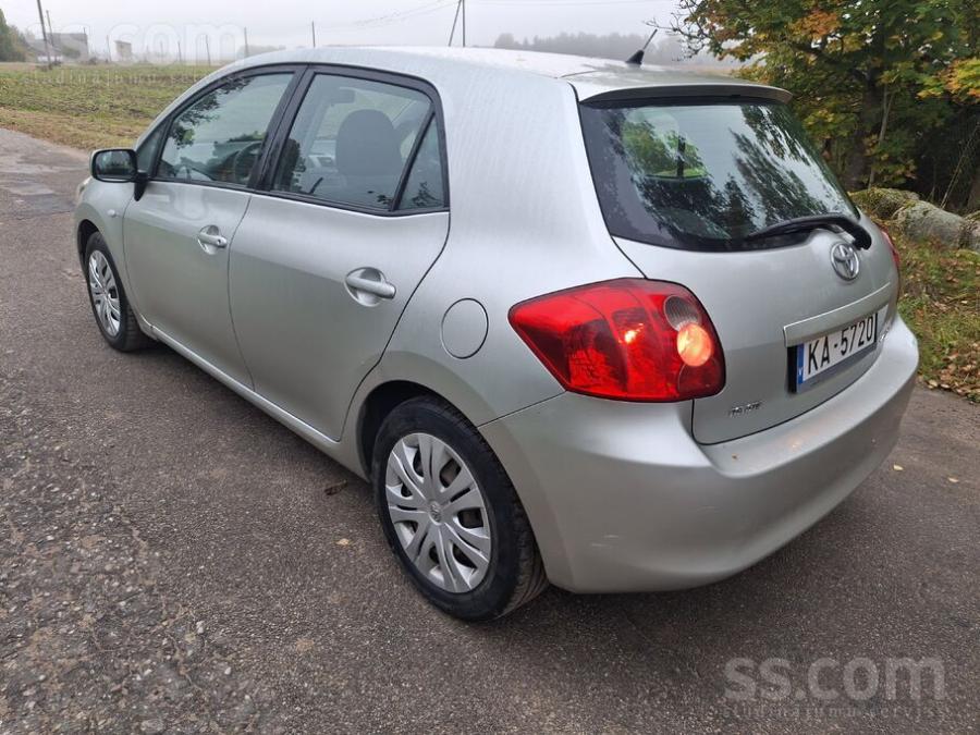 Grey Toyota Auris 2007 in Valmiera, with an engine capacity of 1.40 L and mileage of 220 thousand km for 1950 €, photo 5 on AUTOMOTO.COM.LV