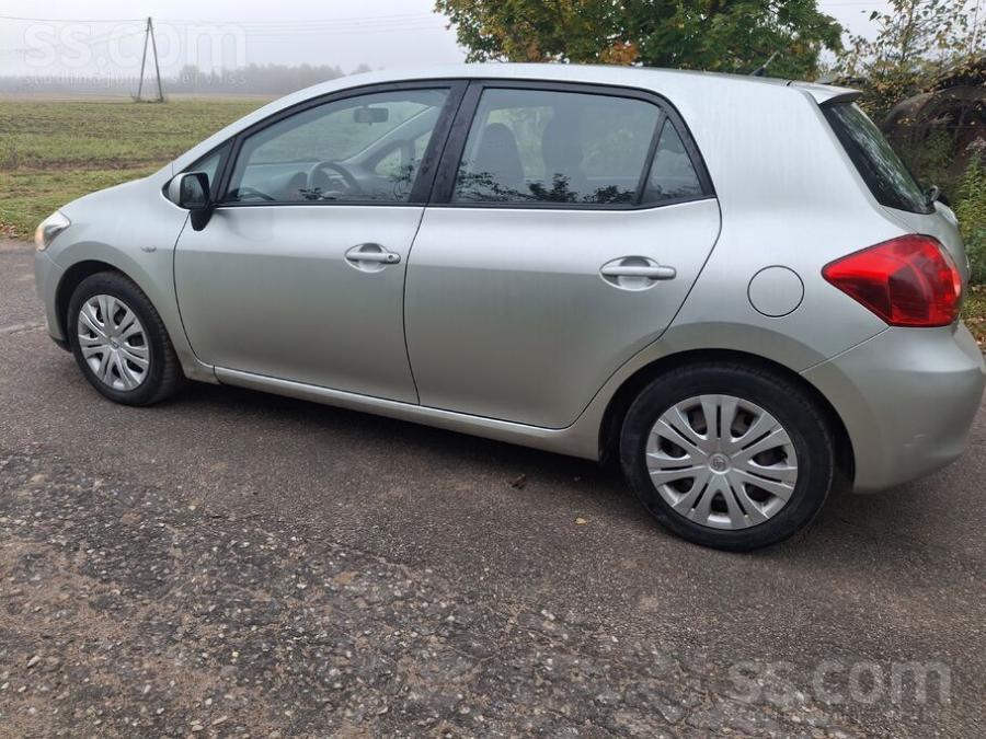 Grey Toyota Auris 2007 in Valmiera, with an engine capacity of 1.40 L and mileage of 220 thousand km for 1950 €, photo 6 on AUTOMOTO.COM.LV