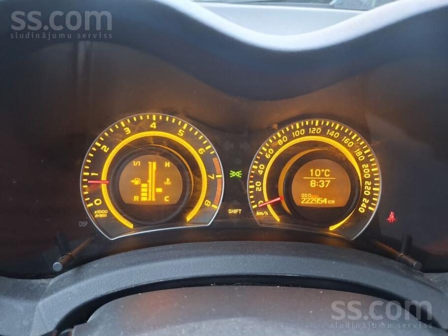 Grey Toyota Auris 2007 in Valmiera, with an engine capacity of 1.40 L and mileage of 220 thousand km for 1950 €, photo 8 on AUTOMOTO.COM.LV