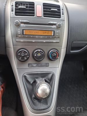Grey Toyota Auris 2007 in Valmiera, with an engine capacity of 1.40 L and mileage of 220 thousand km for 1950 €, photo 9 on AUTOMOTO.COM.LV