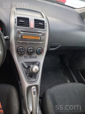 Grey Toyota Auris 2007 in Valmiera, with an engine capacity of 1.40 L and mileage of 220 thousand km for 1950 €, photo 10 on AUTOMOTO.COM.LV