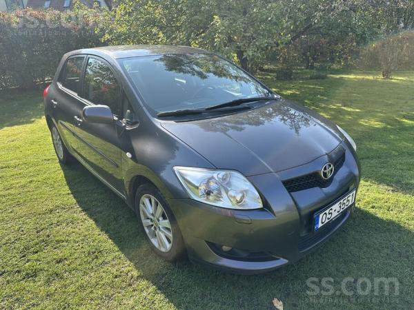 Pelēks Toyota Auris 2007 Rīga, ar dzinēja tilpumu 2.00 L un nobraukumu 341 tūkst. km par 2500 €, foto 3 vietnē AUTOMOTO.COM.LV