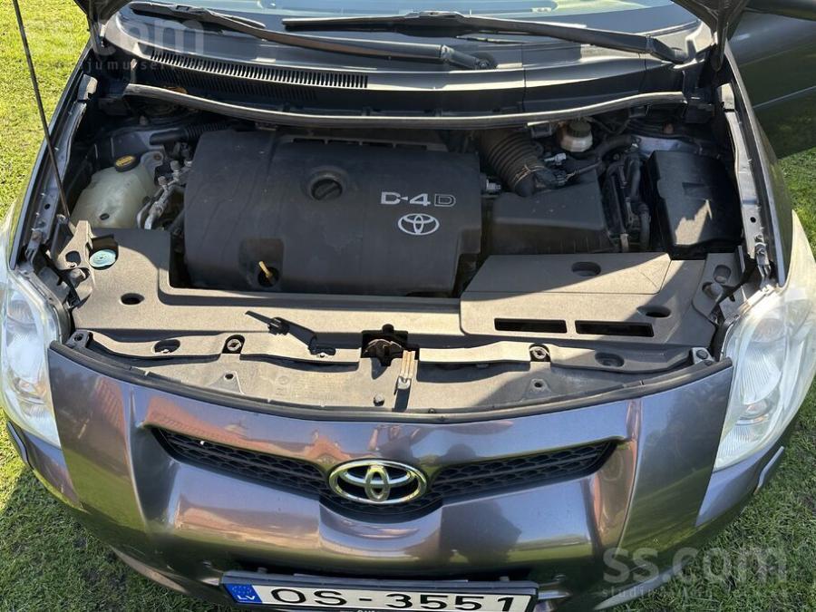 Pelēks Toyota Auris 2007 Rīga, ar dzinēja tilpumu 2.00 L un nobraukumu 341 tūkst. km par 2500 €, foto 4 vietnē AUTOMOTO.COM.LV