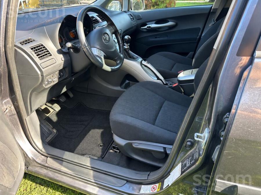 Pelēks Toyota Auris 2007 Rīga, ar dzinēja tilpumu 2.00 L un nobraukumu 341 tūkst. km par 2500 €, foto 5 vietnē AUTOMOTO.COM.LV