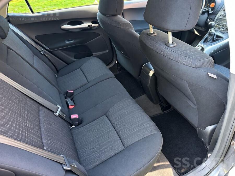 Pelēks Toyota Auris 2007 Rīga, ar dzinēja tilpumu 2.00 L un nobraukumu 341 tūkst. km par 2500 €, foto 8 vietnē AUTOMOTO.COM.LV