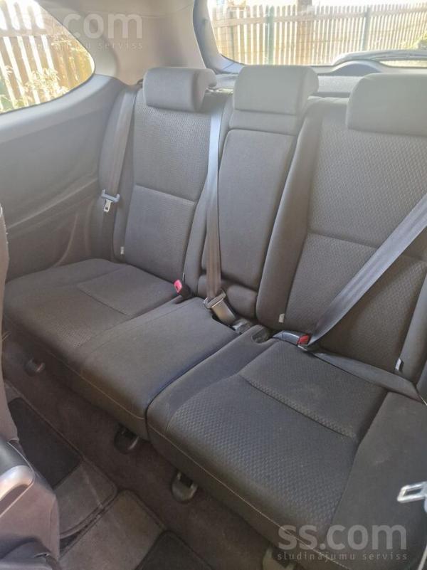 Grey Toyota Auris 2007 in Ogre, with an engine capacity of 2.20 L and mileage of 208 thousand km for 2400 €, photo 6 on AUTOMOTO.COM.LV
