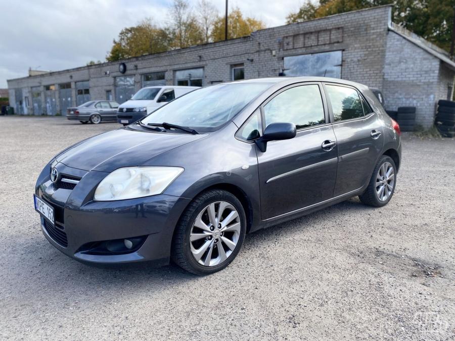 Grey Toyota Auris 2007 in Silute, with an engine capacity of 2.00 L and mileage of 350 thousand km for 3200 €, photo 1 on AUTOMOTO.COM.LV