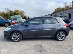Grey Toyota Auris 2007 in Silute, with an engine capacity of 2.00 L and mileage of 350 thousand km for 3200 €, photo 3 on AUTOMOTO.COM.LV