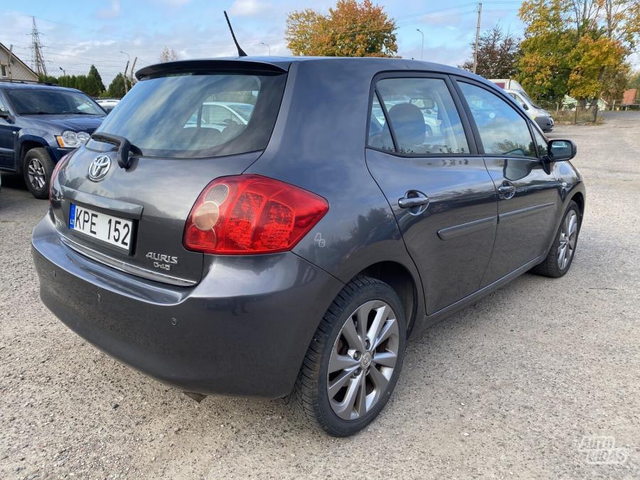 Grey Toyota Auris 2007 in Silute, with an engine capacity of 2.00 L and mileage of 350 thousand km for 3200 €, photo 6 on AUTOMOTO.COM.LV