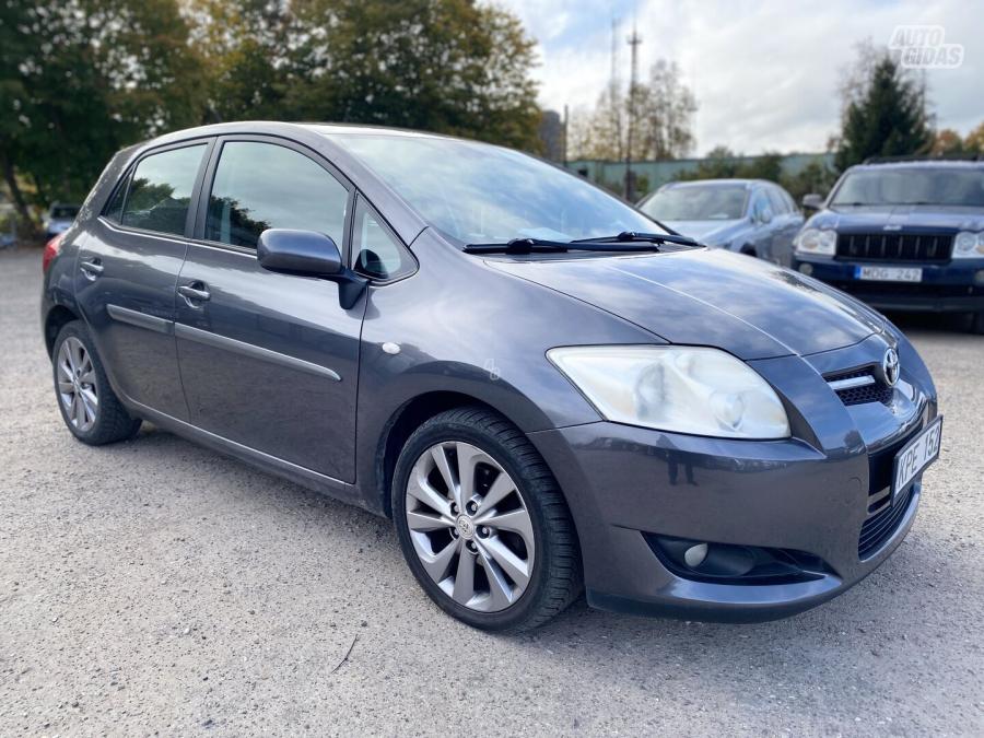 Grey Toyota Auris 2007 in Silute, with an engine capacity of 2.00 L and mileage of 350 thousand km for 3200 €, photo 9 on AUTOMOTO.COM.LV