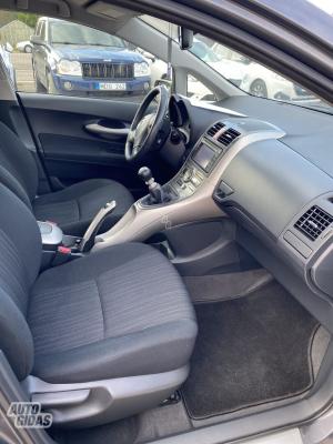 Grey Toyota Auris 2007 in Silute, with an engine capacity of 2.00 L and mileage of 350 thousand km for 3200 €, photo 11 on AUTOMOTO.COM.LV