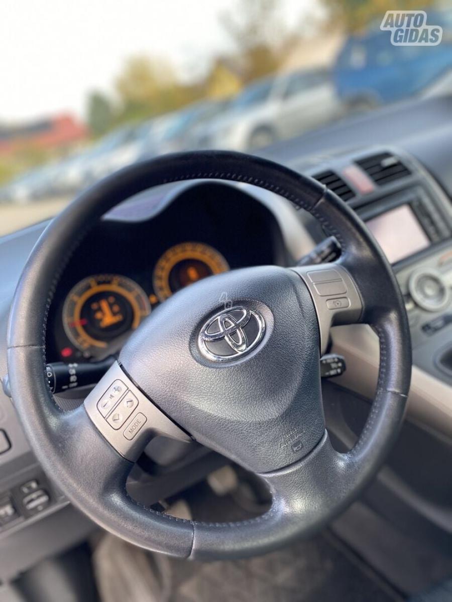 Grey Toyota Auris 2007 in Silute, with an engine capacity of 2.00 L and mileage of 350 thousand km for 3200 €, photo 15 on AUTOMOTO.COM.LV