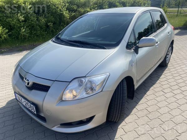 Pelēks Toyota Auris 2008 Rīga, ar dzinēja tilpumu 2.00 L un nobraukumu 287 tūkst. km par 1750 €, foto 1 vietnē AUTOMOTO.COM.LV