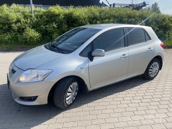 Pelēks Toyota Auris 2008 Rīga, ar dzinēja tilpumu 2.00 L un nobraukumu 287 tūkst. km par 1750 €, foto 2 vietnē AUTOMOTO.COM.LV